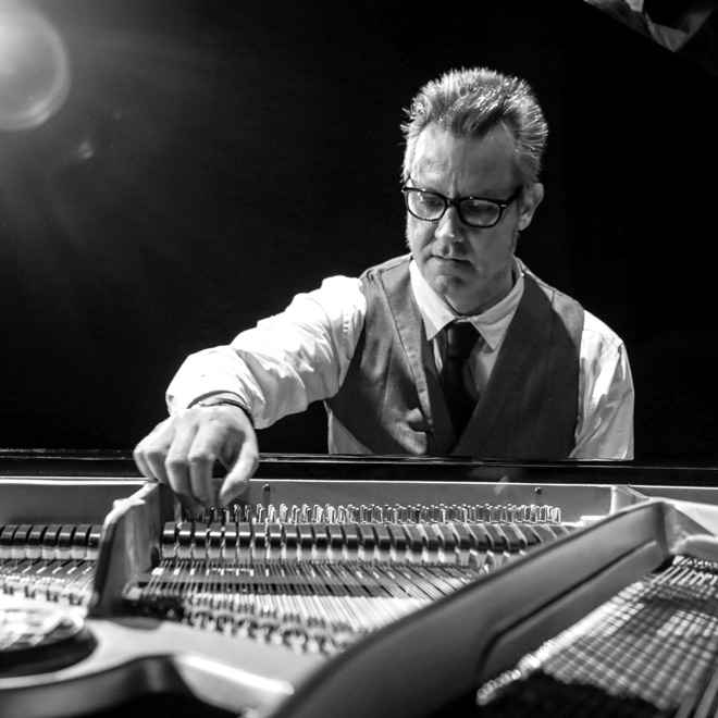 Javier Avilés - Compositor y Productor